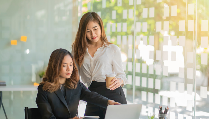 市场回暖，新能源破局，隆基绿能涨超5%，碳中和ETF（159790）涨超2%|界面新闻