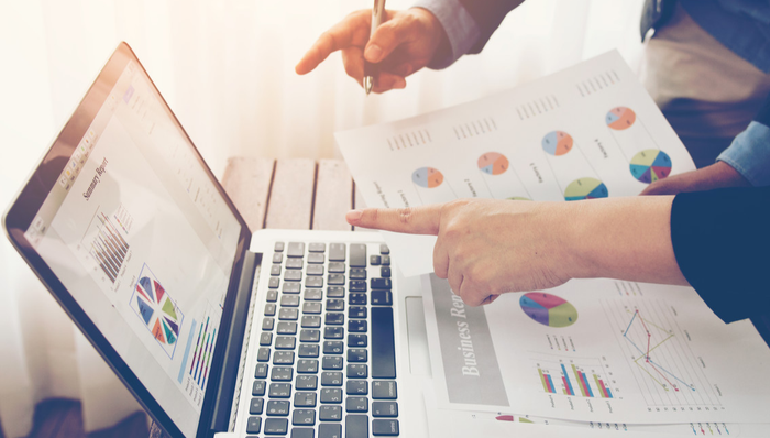 游戏ETF(159869)深度回调超3%，神州泰岳、恺英网络领跌|界面新闻