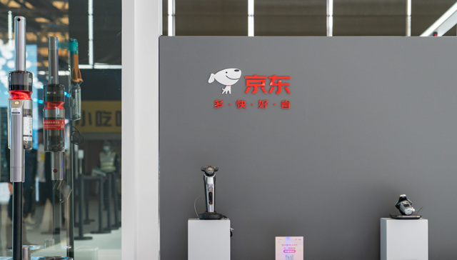 JD.com CEO Xu Lei retires, CFO Xu Ran takes charge | 界面新闻